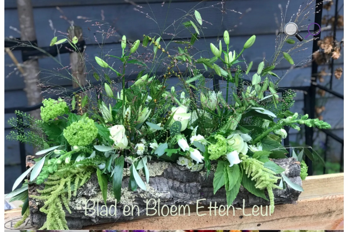 Rouwarrangement - Moderne vorm - Blad en Bloem Etten-Leur